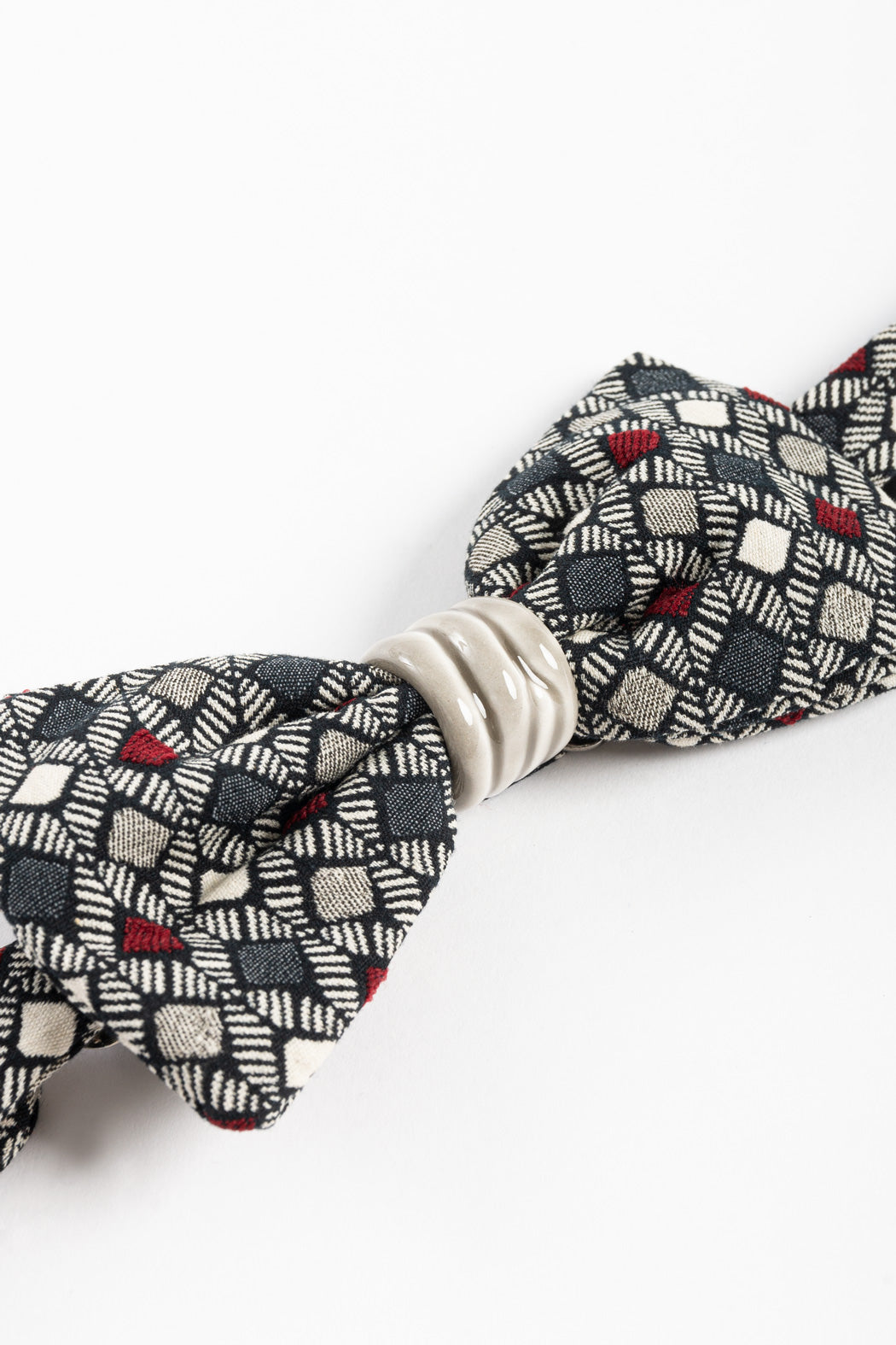 PAPILLON CON FANTASIA GEOMETRICA CON NODO IN CERAMICA – Corsinelabedoli